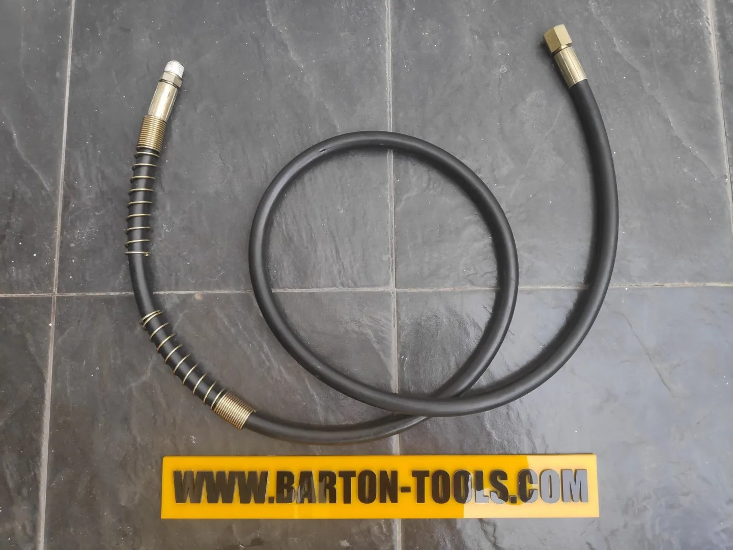 Rubber Hydraulic Hose 3/8" R2 700Bar 70MPa 10000psi 1.8M / Selang Hidrolik RH_M BARTON ...